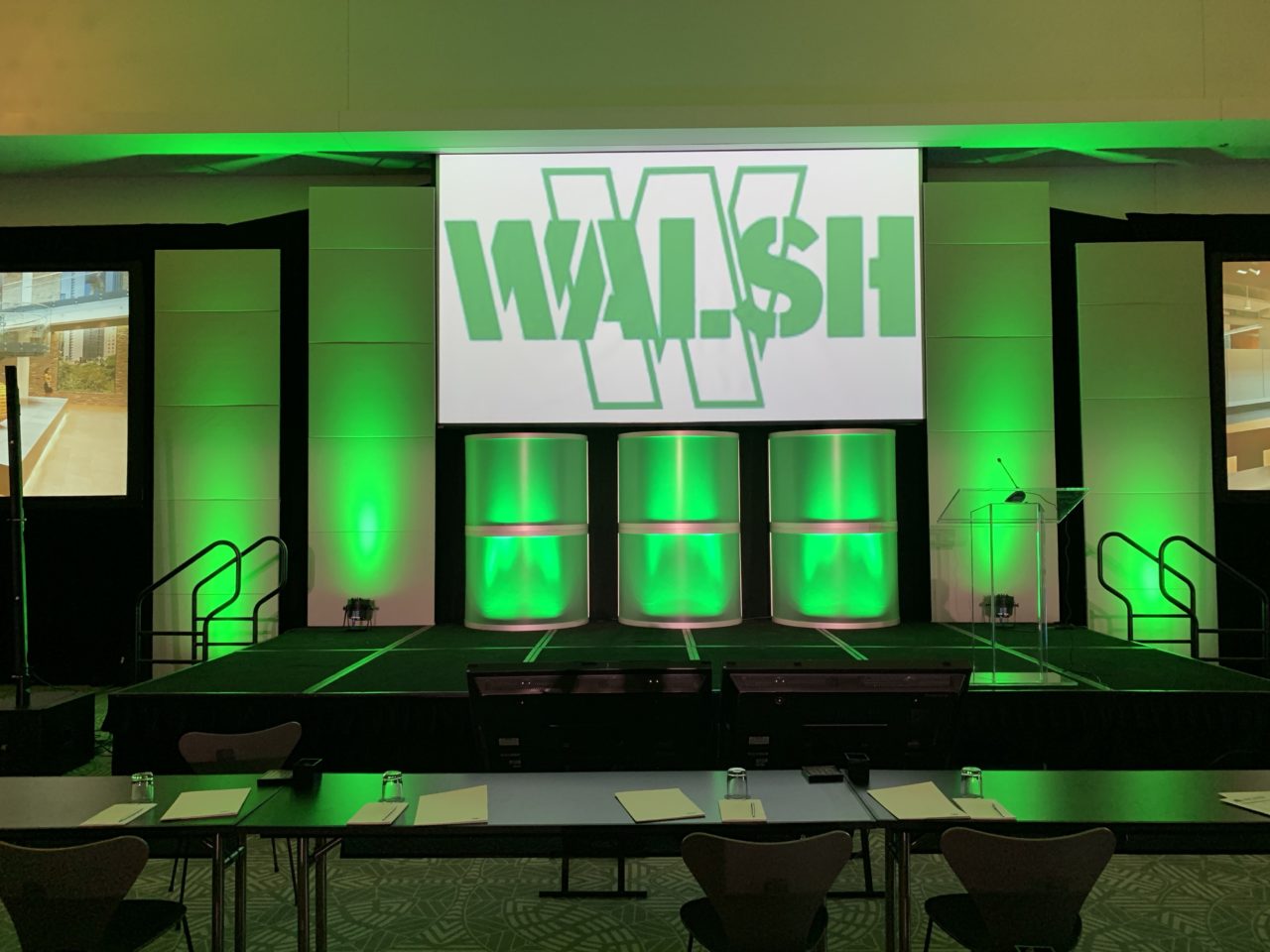 Expressive Structures Provides Backdrop for Company Meeting